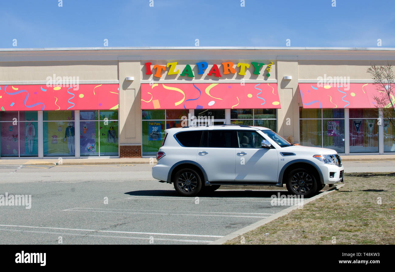 Party supplies hi-res stock photography and images - Alamy