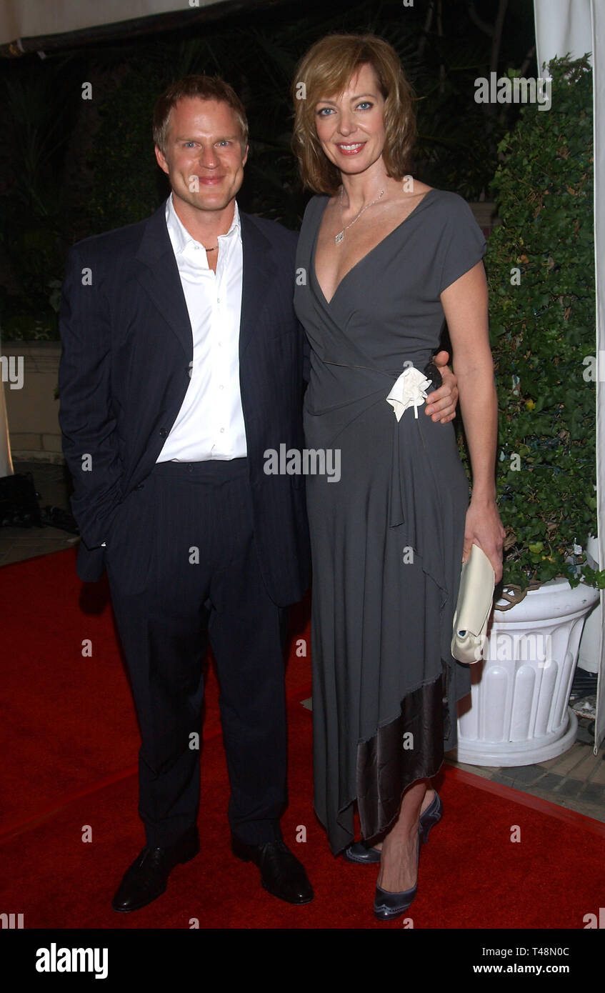 LOS ANGELES, CA. November 01, 2003: Actress ALISON JANNEY & boyfriend ...