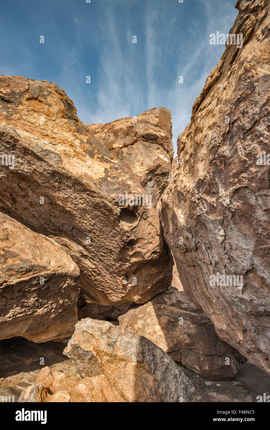 Boulders of syenite (granite), Chain Trail at Hueco Tanks State Park ...