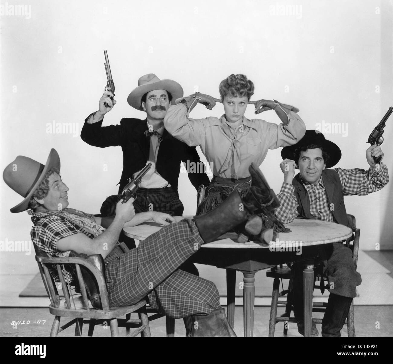 Groucho marx go west marx hi-res stock photography and images - Alamy