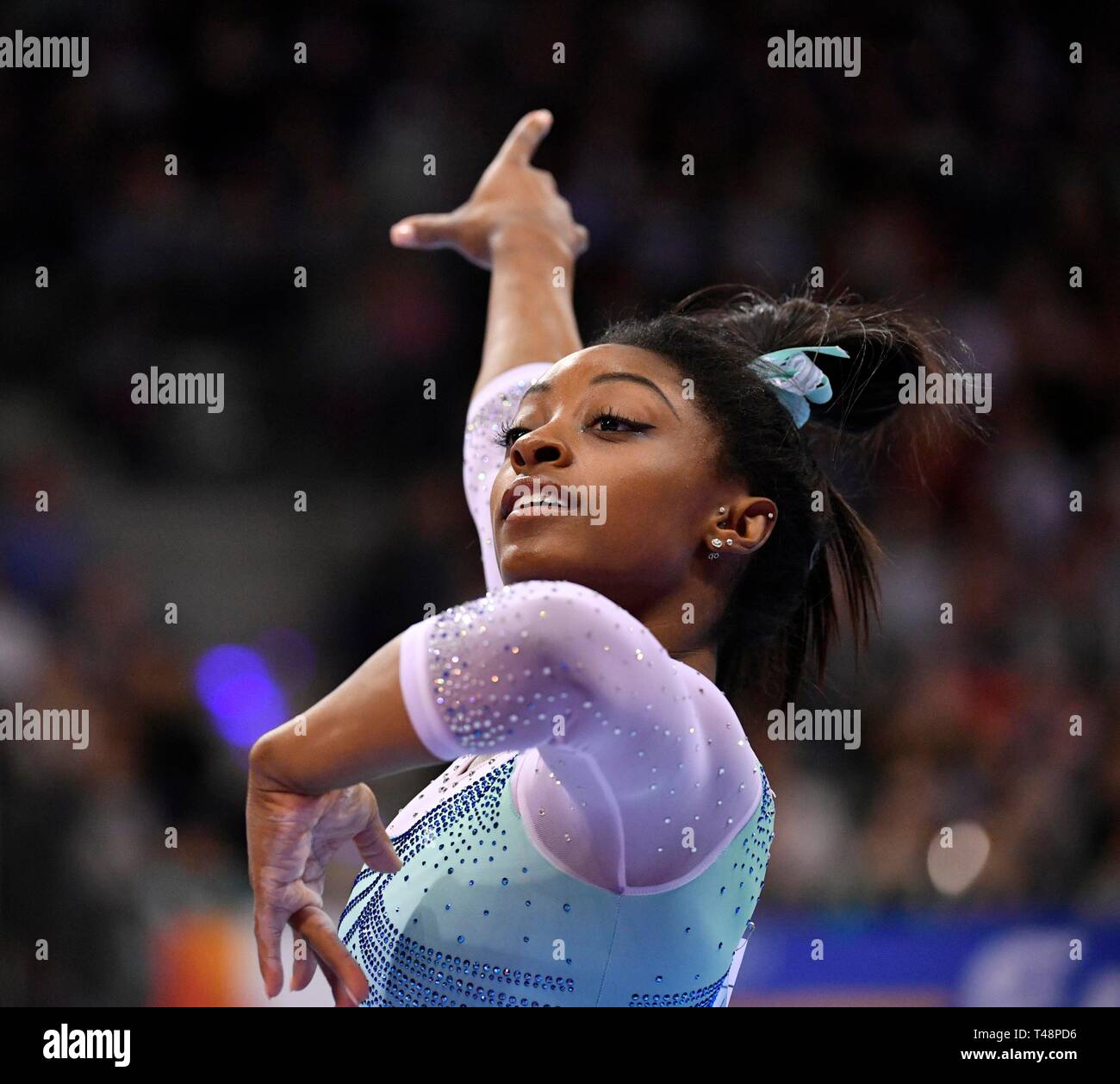 Simone biles floor hi-res stock photography and images - Alamy