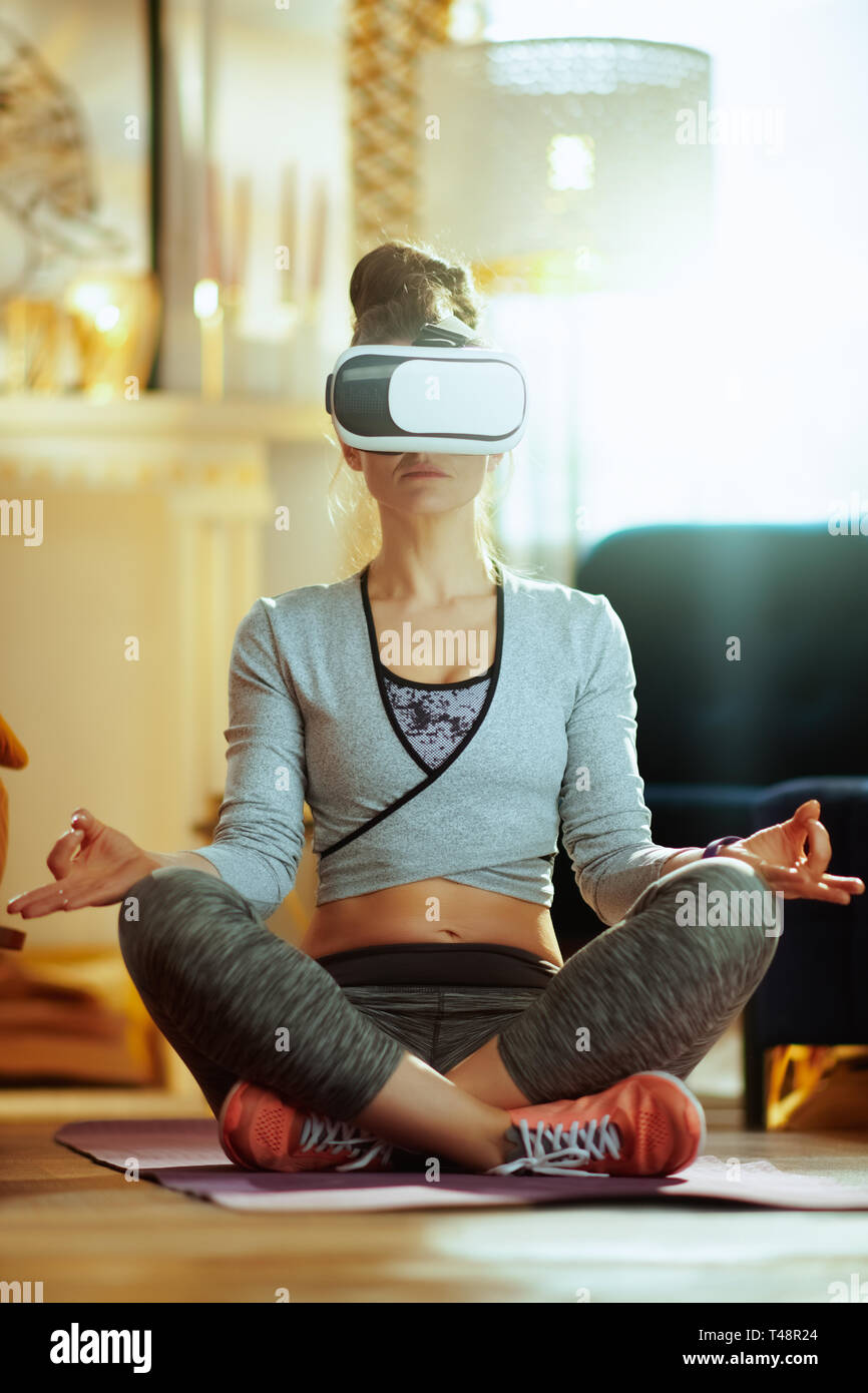 Vr exercises hi-res stock photography and images - Alamy