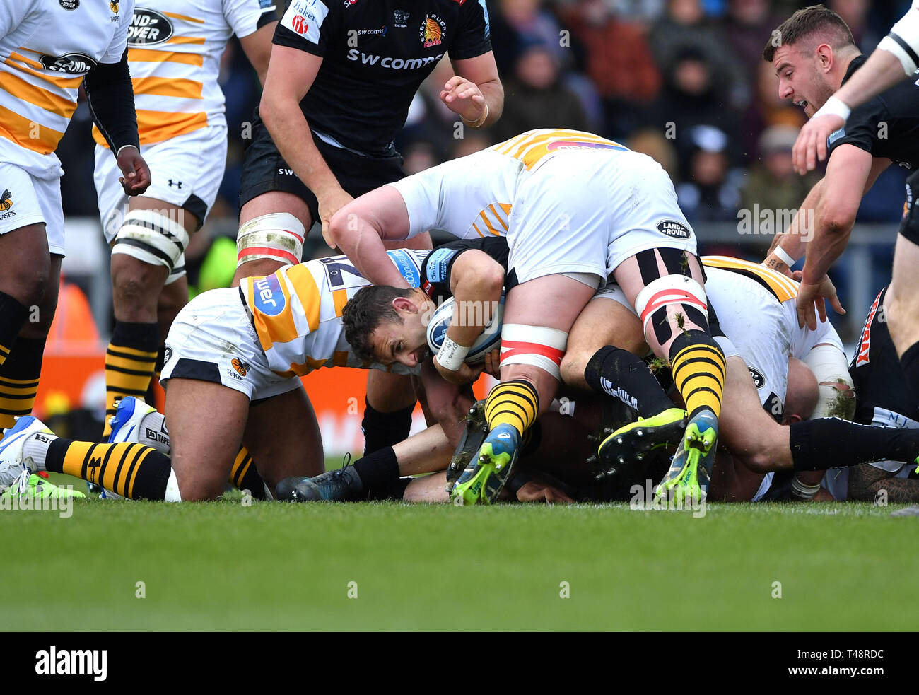 Exeter Chiefs Nic White powers through to score the second try of the ...