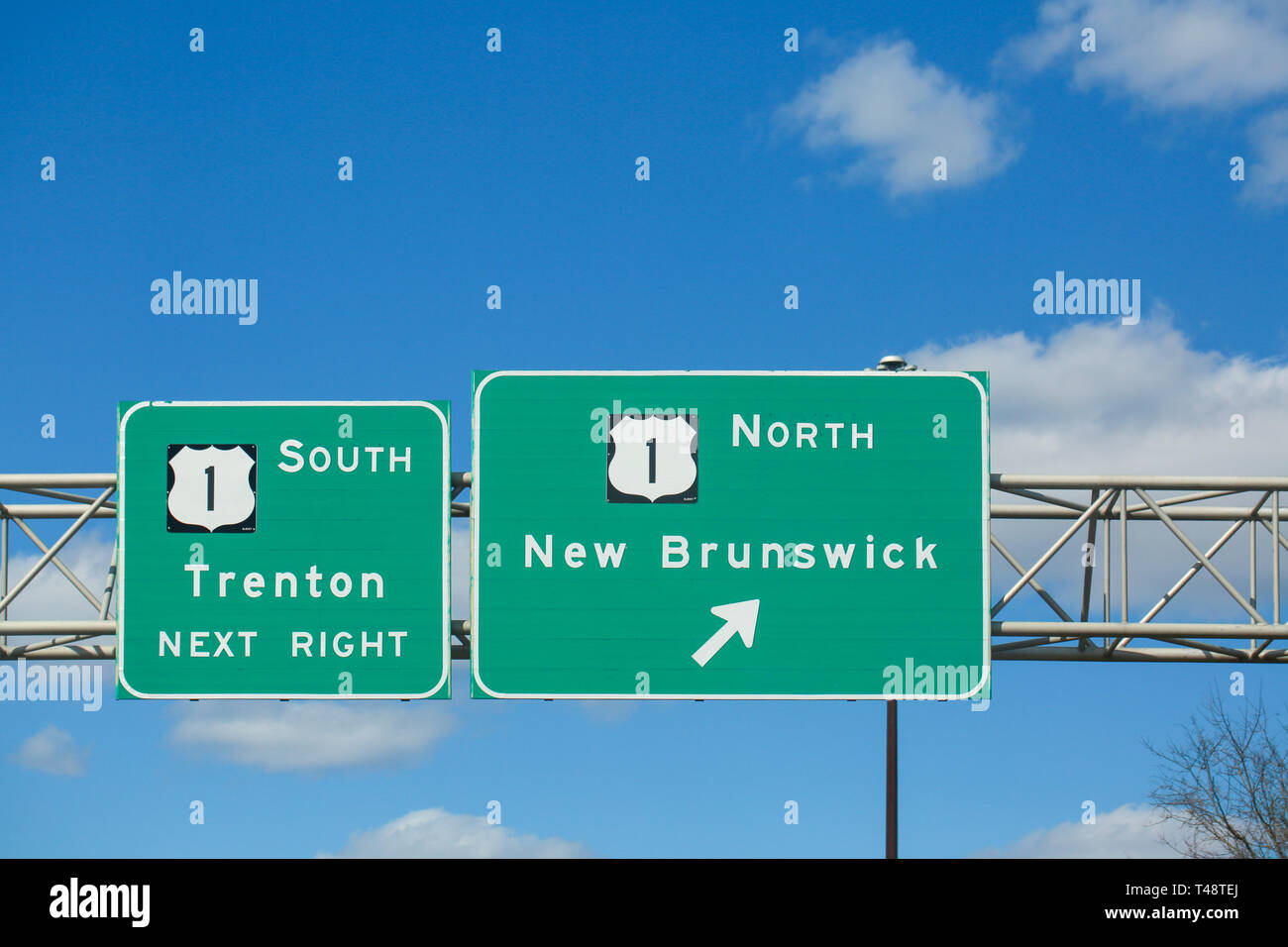 North south roadsign hi-res stock photography and images - Alamy