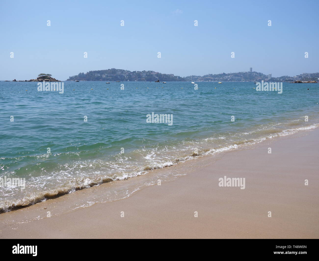 Scenery of waves of bay at ACAPULCO city in Mexico and Pacific Ocean ...