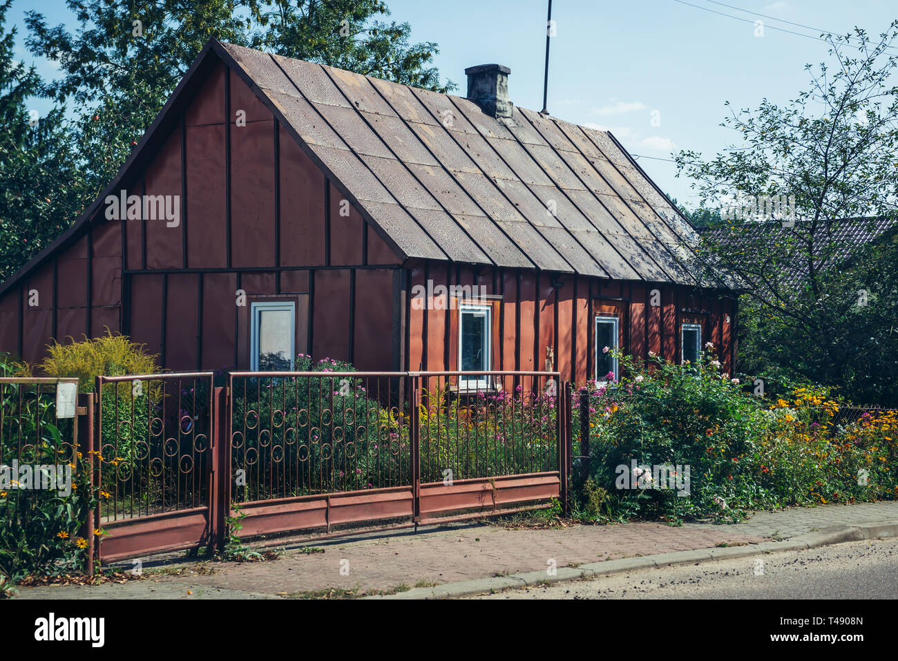 Traditional wooden house in Podlasie region of Poland Stock Photo - Alamy