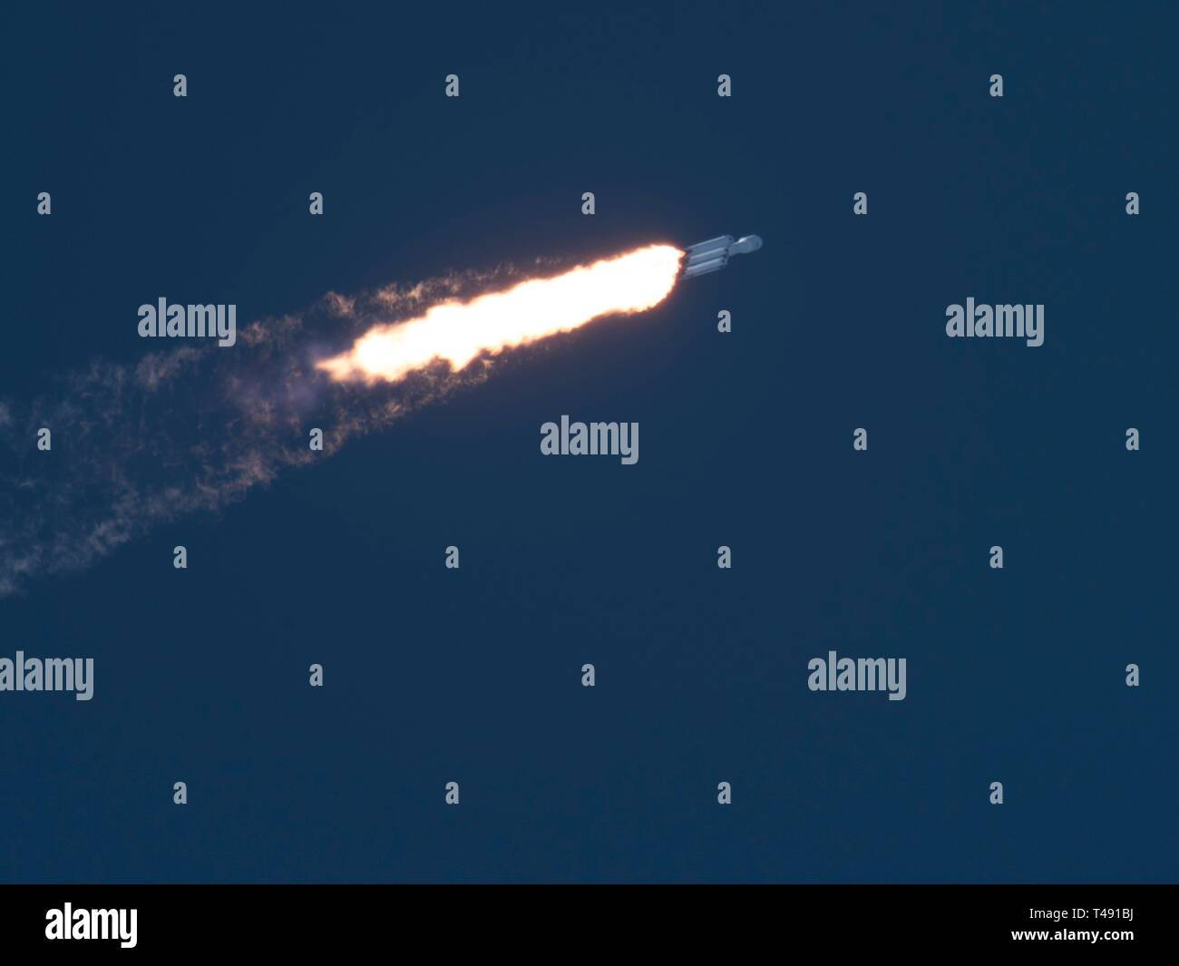 A SpaceX Falcon Heavy rocket carrying the Saudi Arabian Arabsat 6A ...