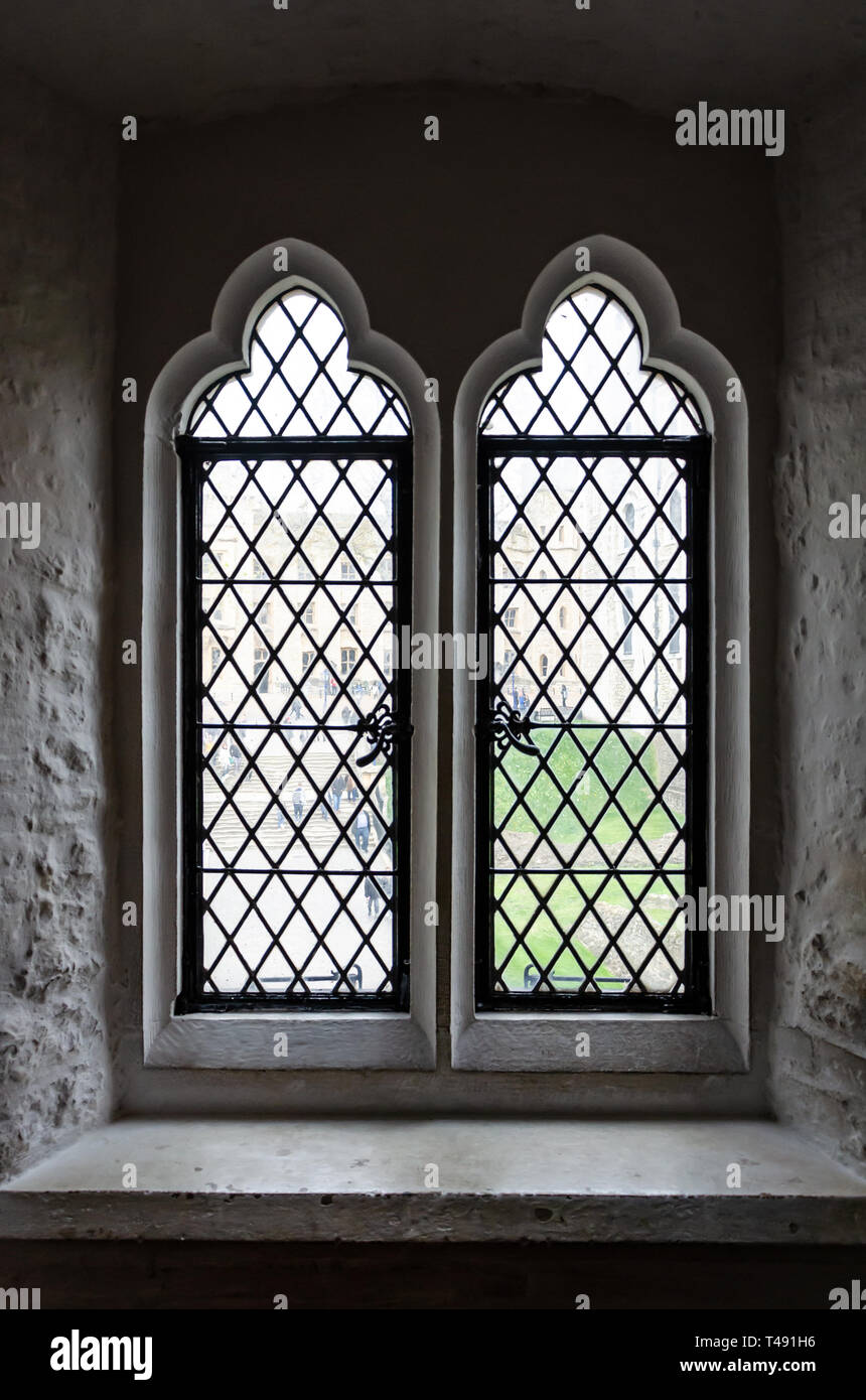 Old leaded windows hi-res stock photography and images - Alamy