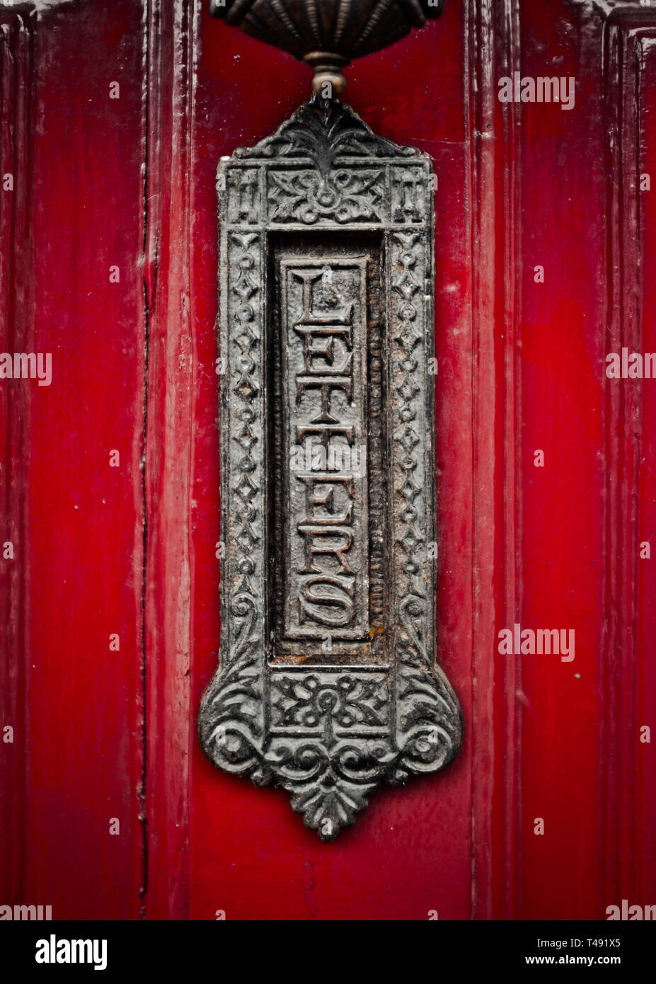 Britain england london letterbox hi-res stock photography and images ...