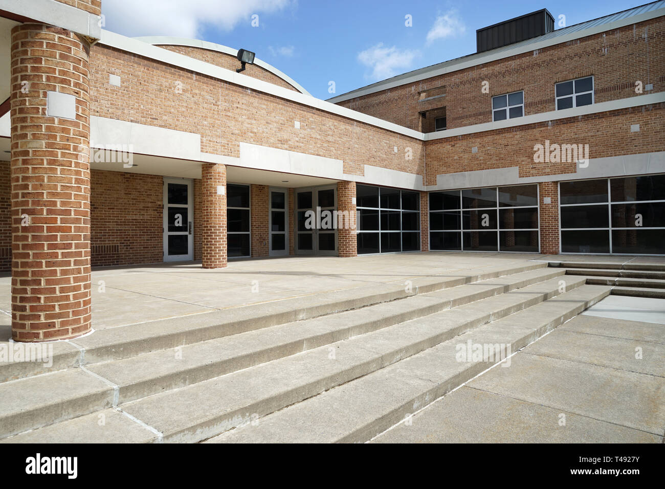 Modern primary school hi-res stock photography and images - Alamy