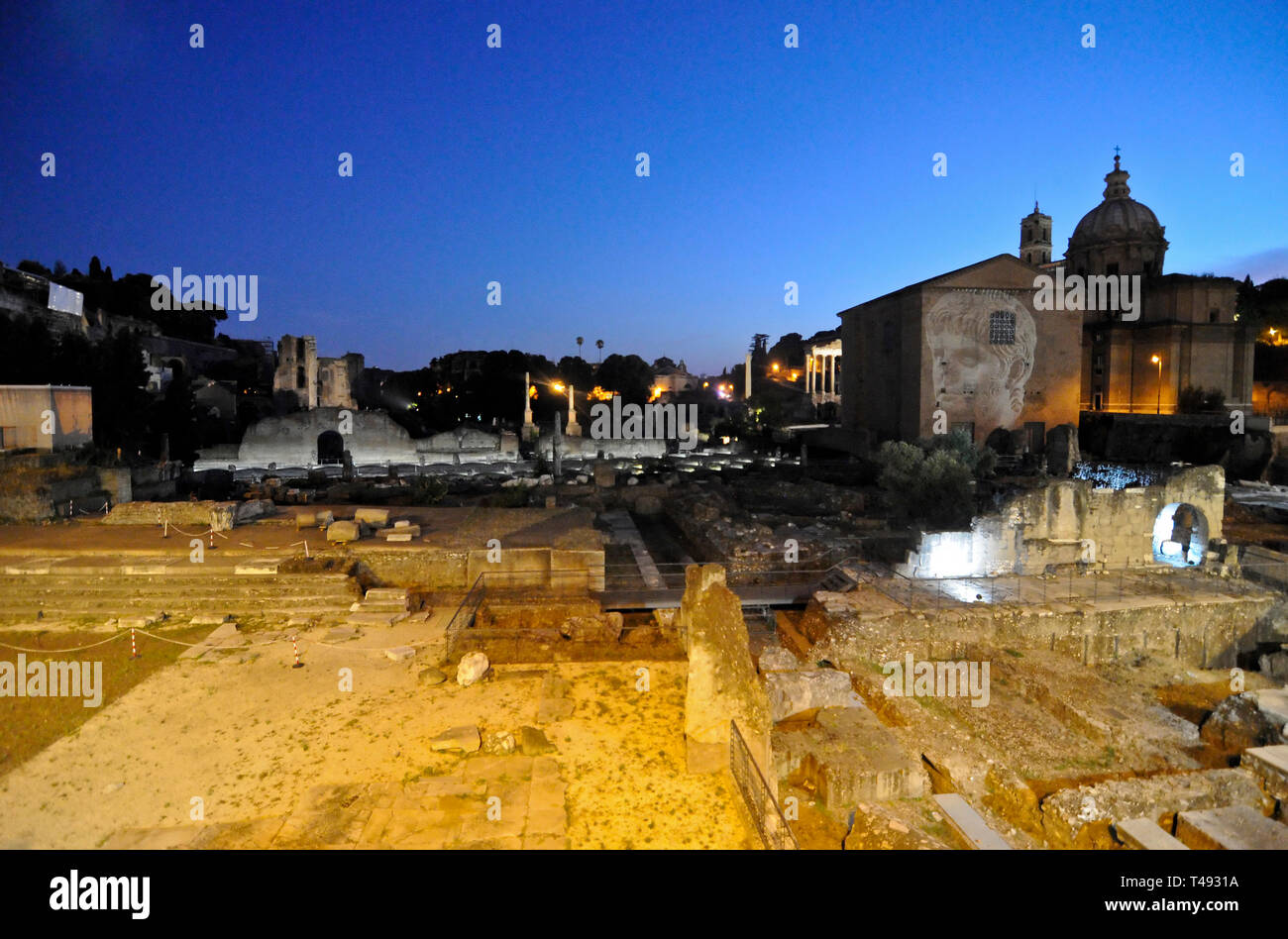 Old roman icon hi-res stock photography and images - Alamy