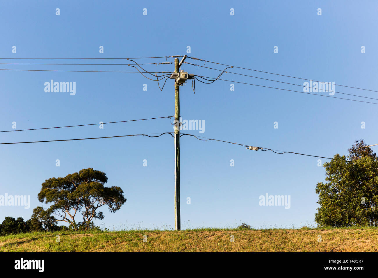 Electrical wires across sky hi-res stock photography and images - Alamy