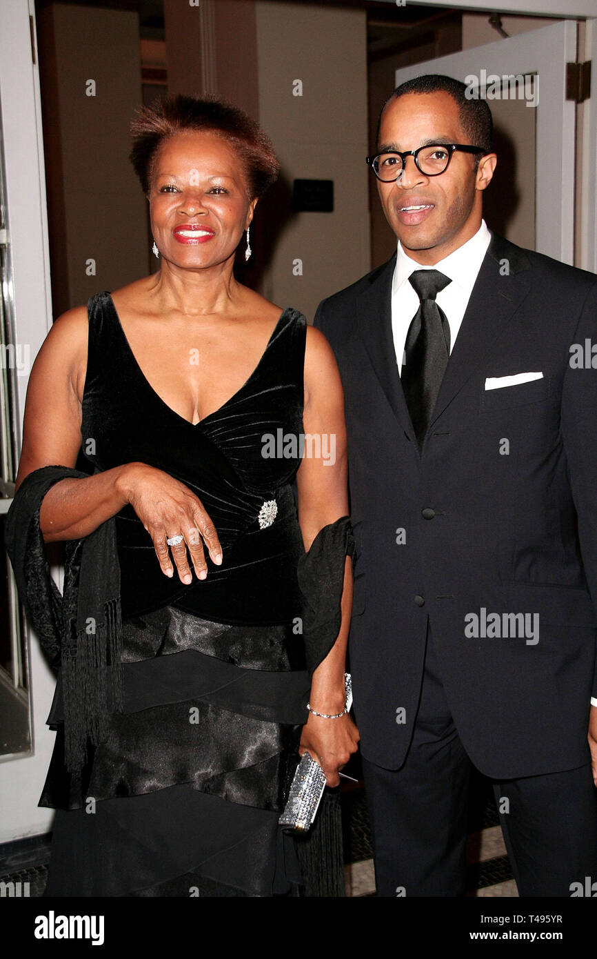 Jonathan capehart with his mother hi-res stock photography and images ...