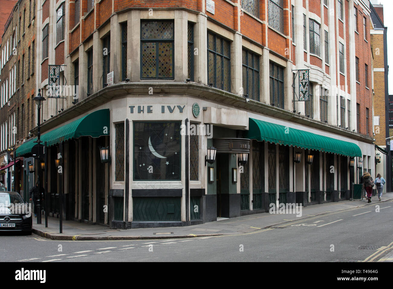 The Ivy restaurant, 1-5 West Street, Covent Garden, London WC2H 9NQ ...