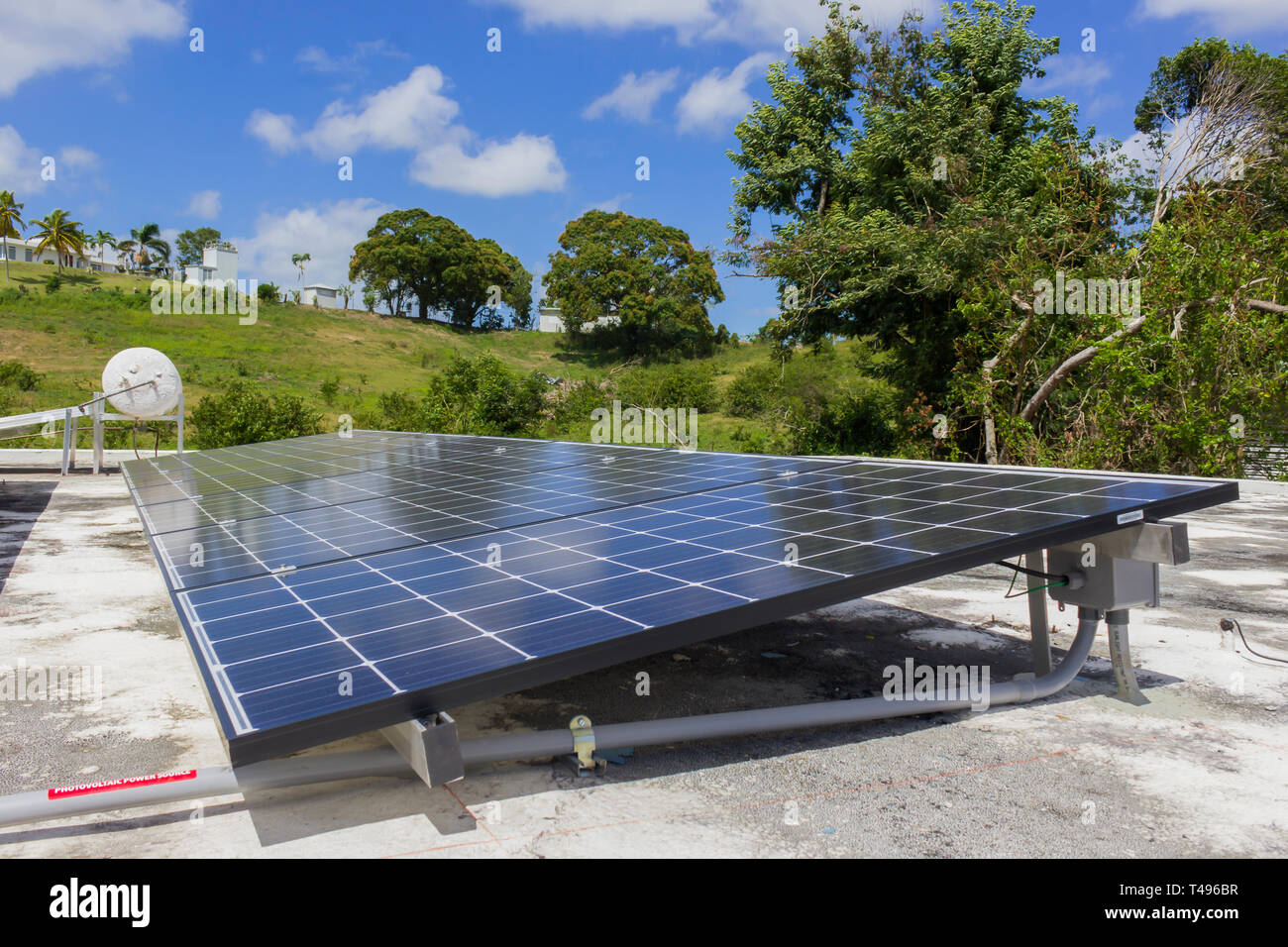 Solar panels house side hi-res stock photography and images - Alamy