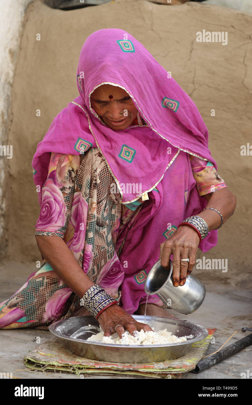 Indian women cooking food hi-res stock photography and images - Alamy