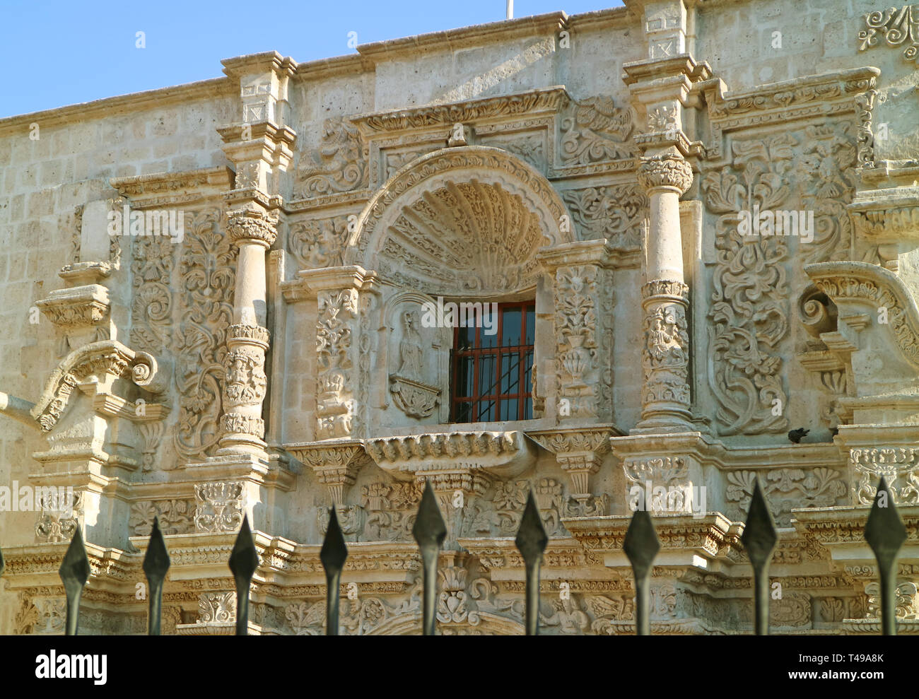 Arequipa white sillar building hi-res stock photography and images - Alamy