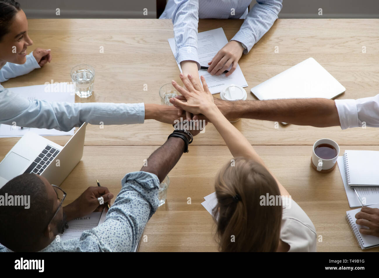 Leadership huddle hi-res stock photography and images - Alamy