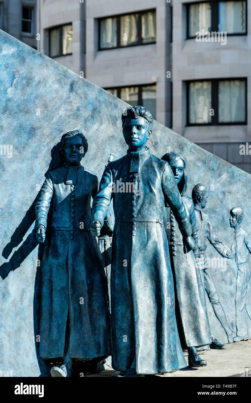 Christ’s Hospital School Monument, Christ Church Greyfriars, Newgate ...
