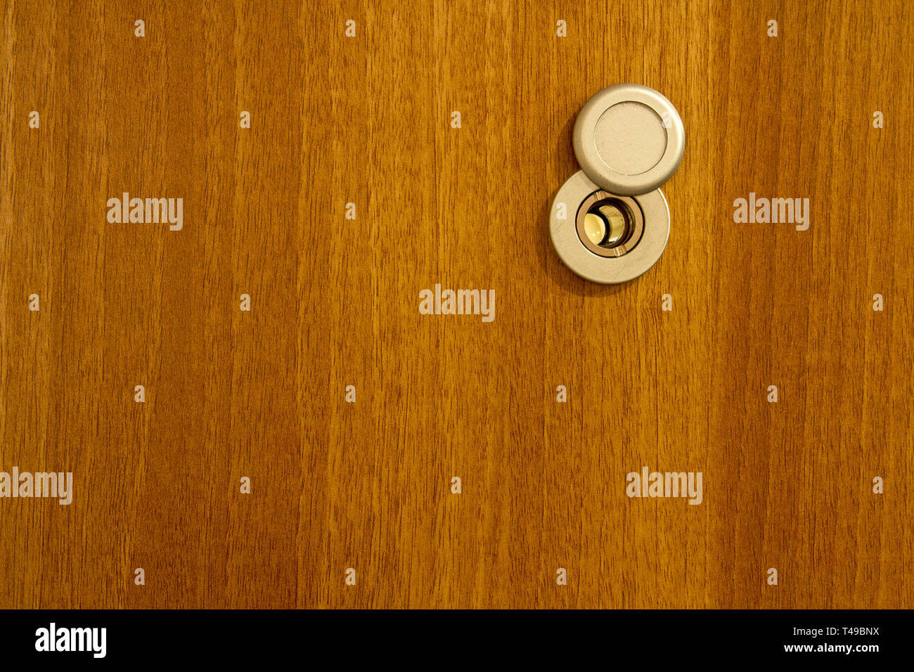 Door lens in the wooden background Stock Photo - Alamy