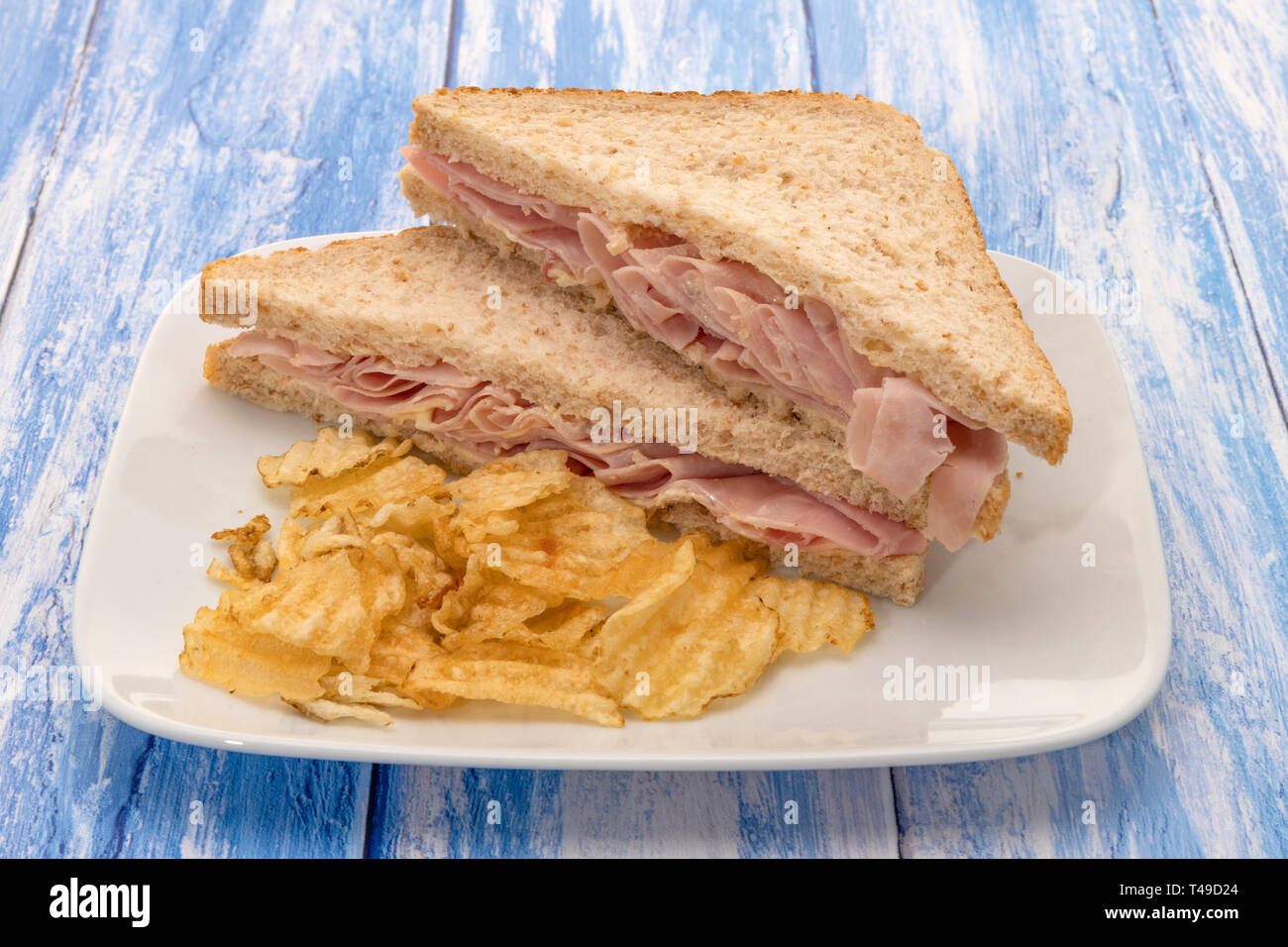 Sandwich crisps drink hi-res stock photography and images - Alamy