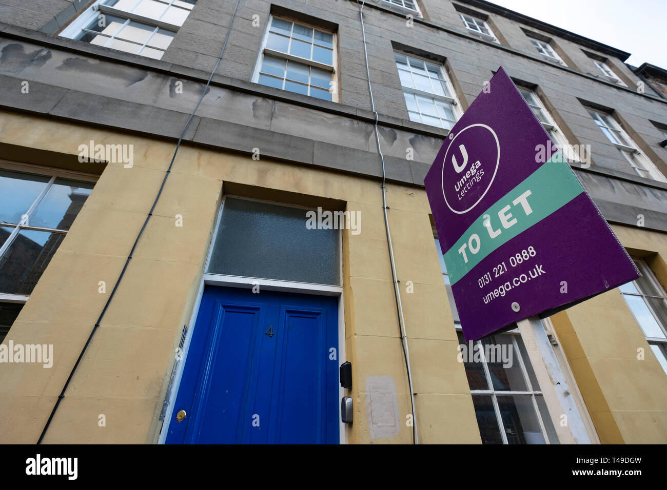 To let sign in Edinburg, Scotland, UK, Europe Stock Photo - Alamy