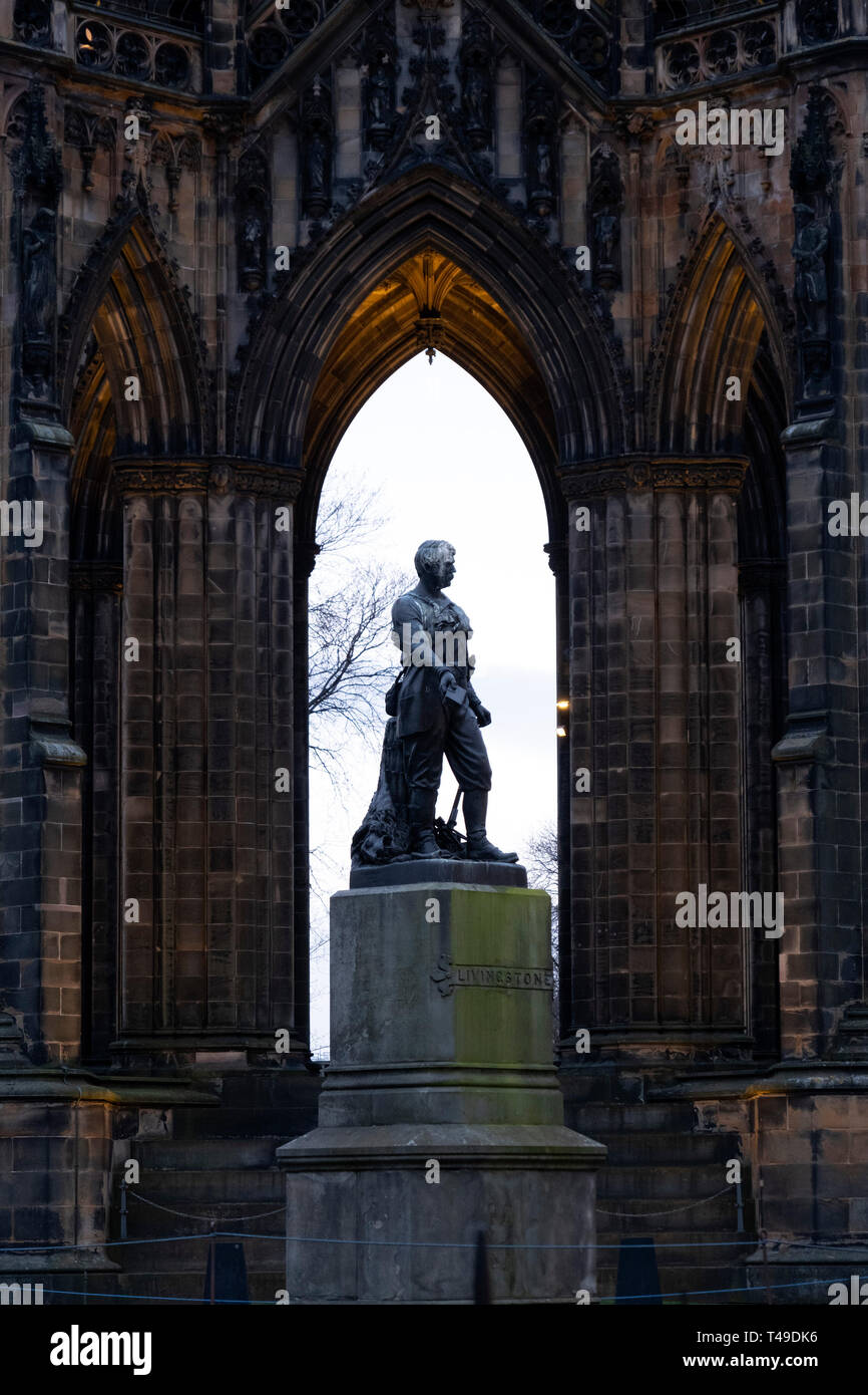 Scotland statue to sir walter scott hi-res stock photography and images ...