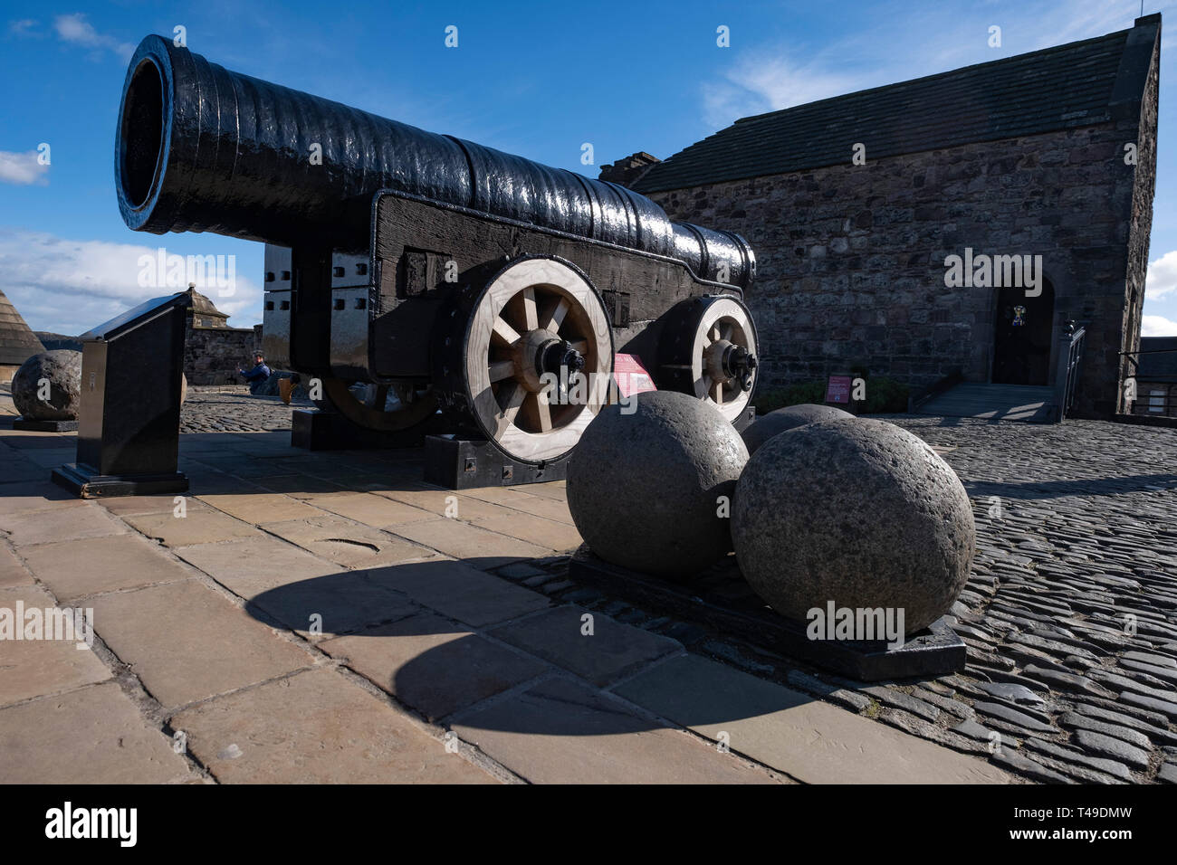 Edinburgh castle mons meg hi-res stock photography and images - Alamy