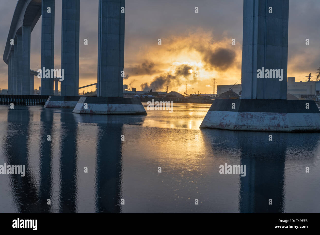 The massive Jordan Bridge over the Elizabeth River in Virginia ...
