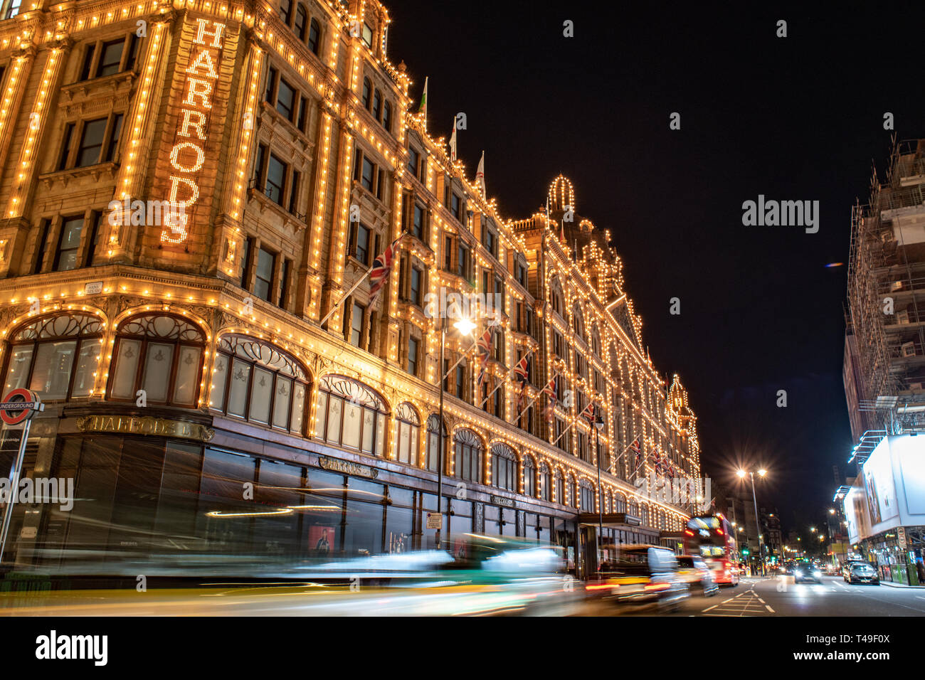Harrods frontage hi-res stock photography and images - Alamy