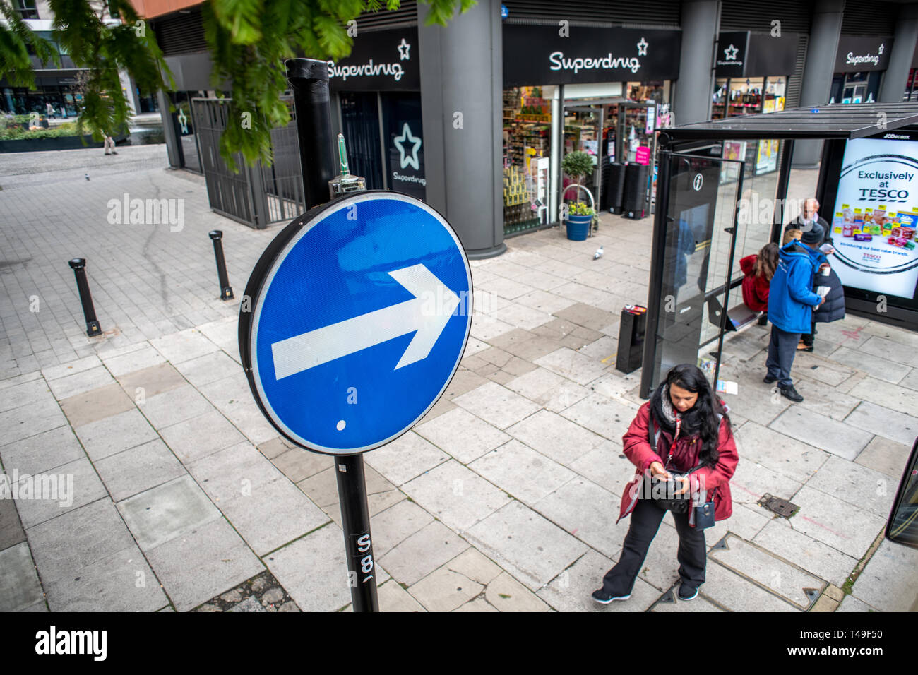 Direction sign on sidewalk , London, England Stock Photo - Alamy