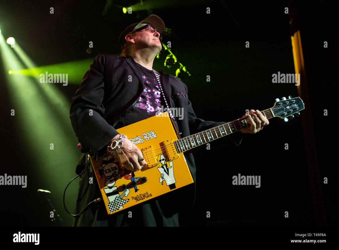 Cheap trick hi-res stock photography and images - Alamy