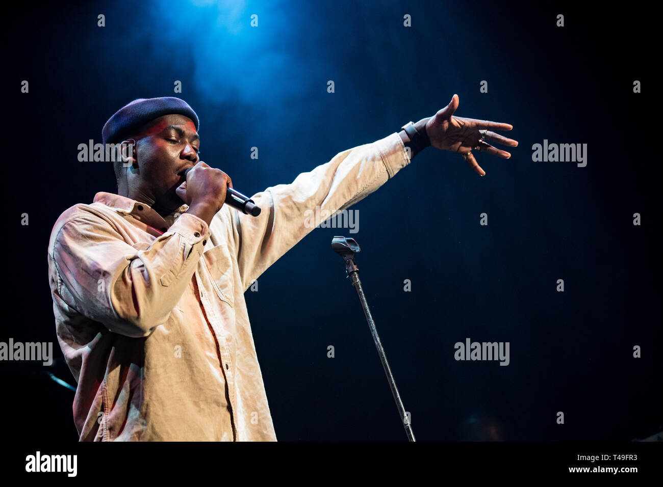 British nigerian singer hi-res stock photography and images - Alamy