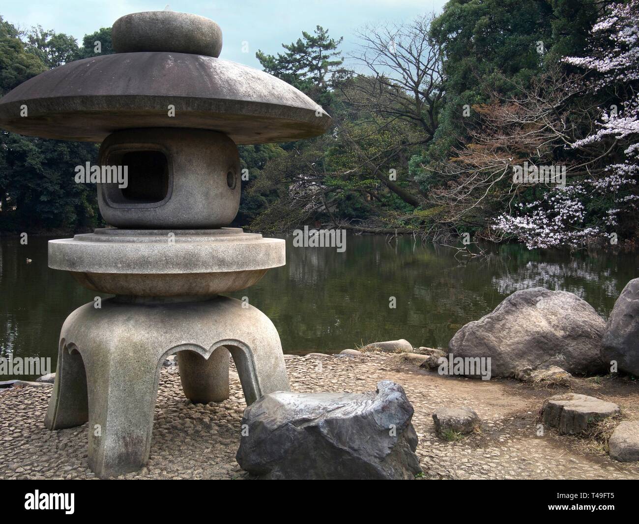 Japanese stone garden lantern hi-res stock photography and images - Alamy