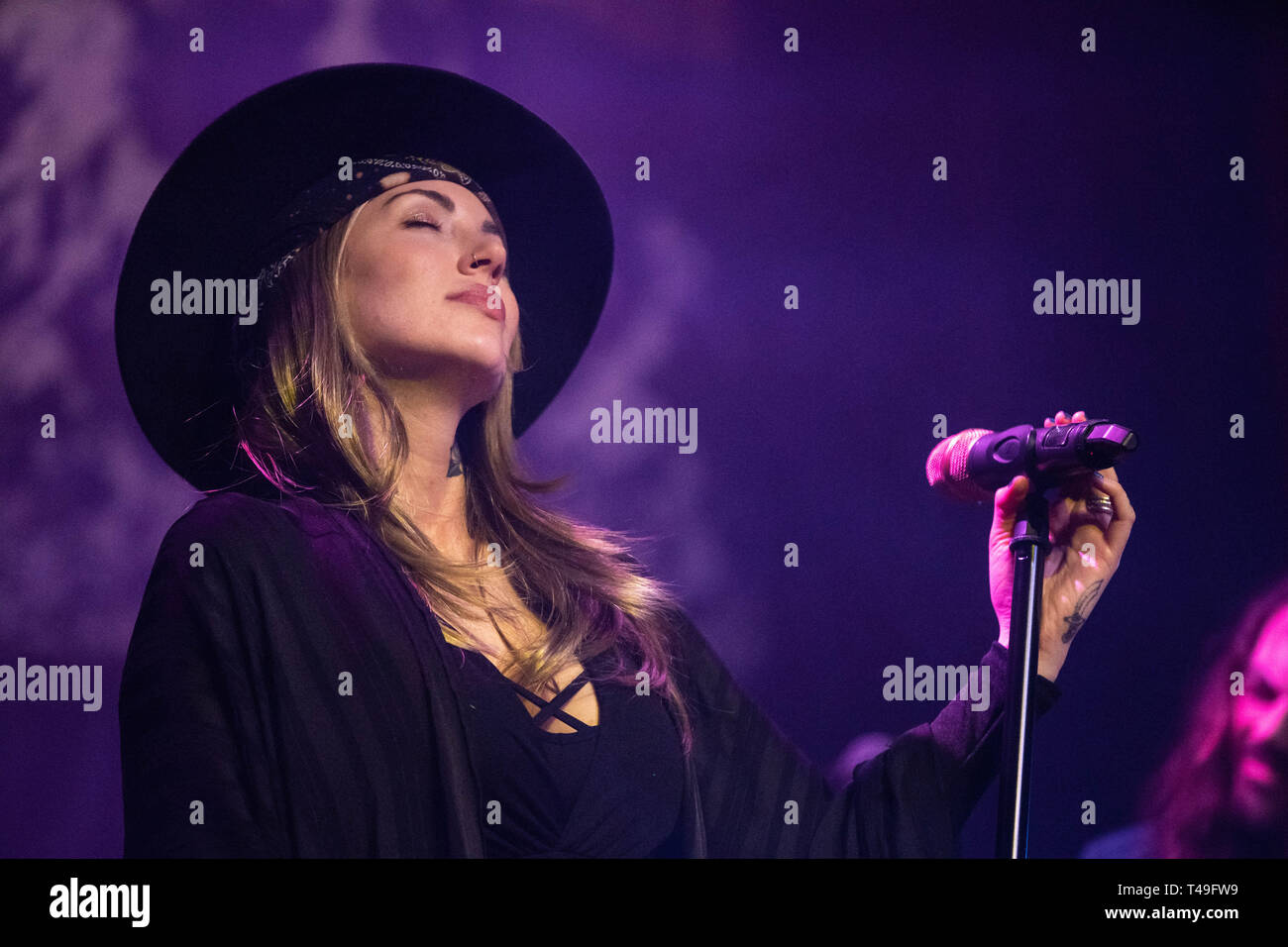 Female nightclub singer hi-res stock photography and images - Alamy