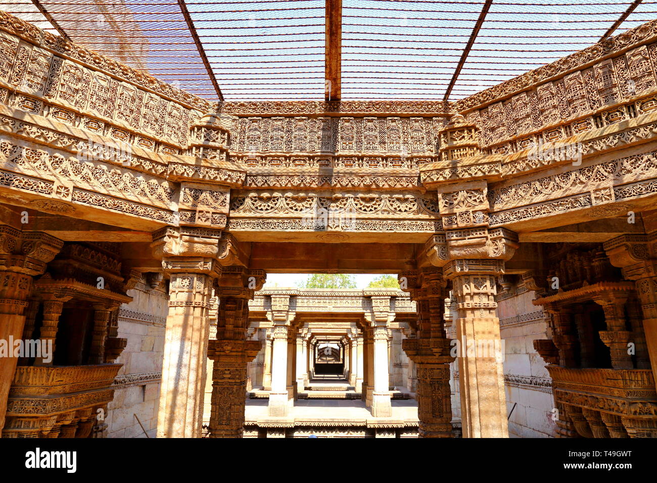 Adalaj stepwell hi-res stock photography and images - Alamy