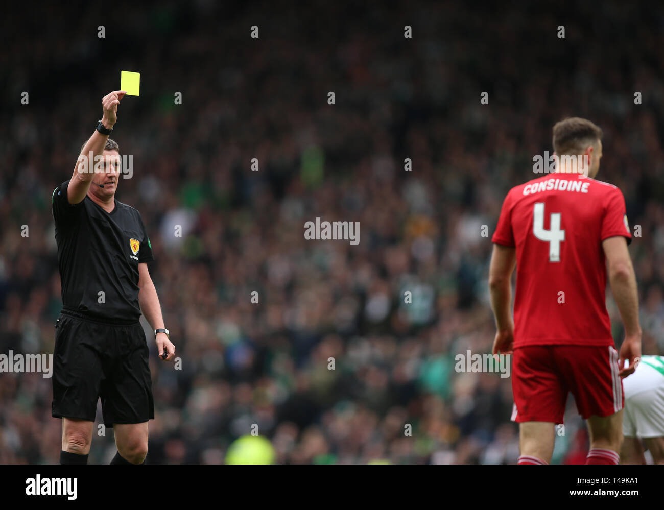 Referee craig thomson hi-res stock photography and images - Alamy