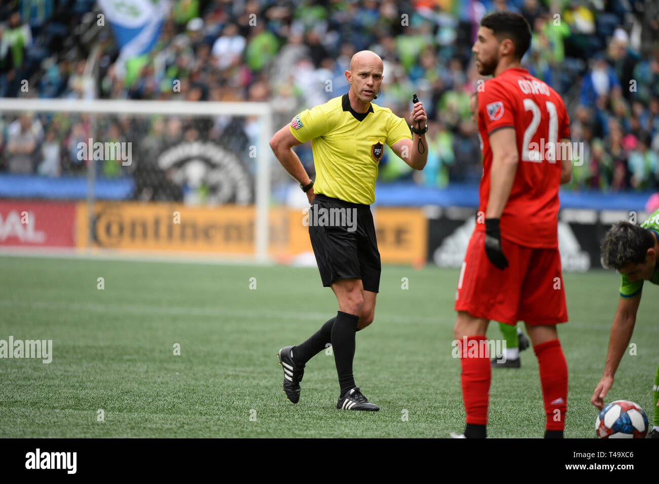 Referee allen chapman hi-res stock photography and images - Alamy