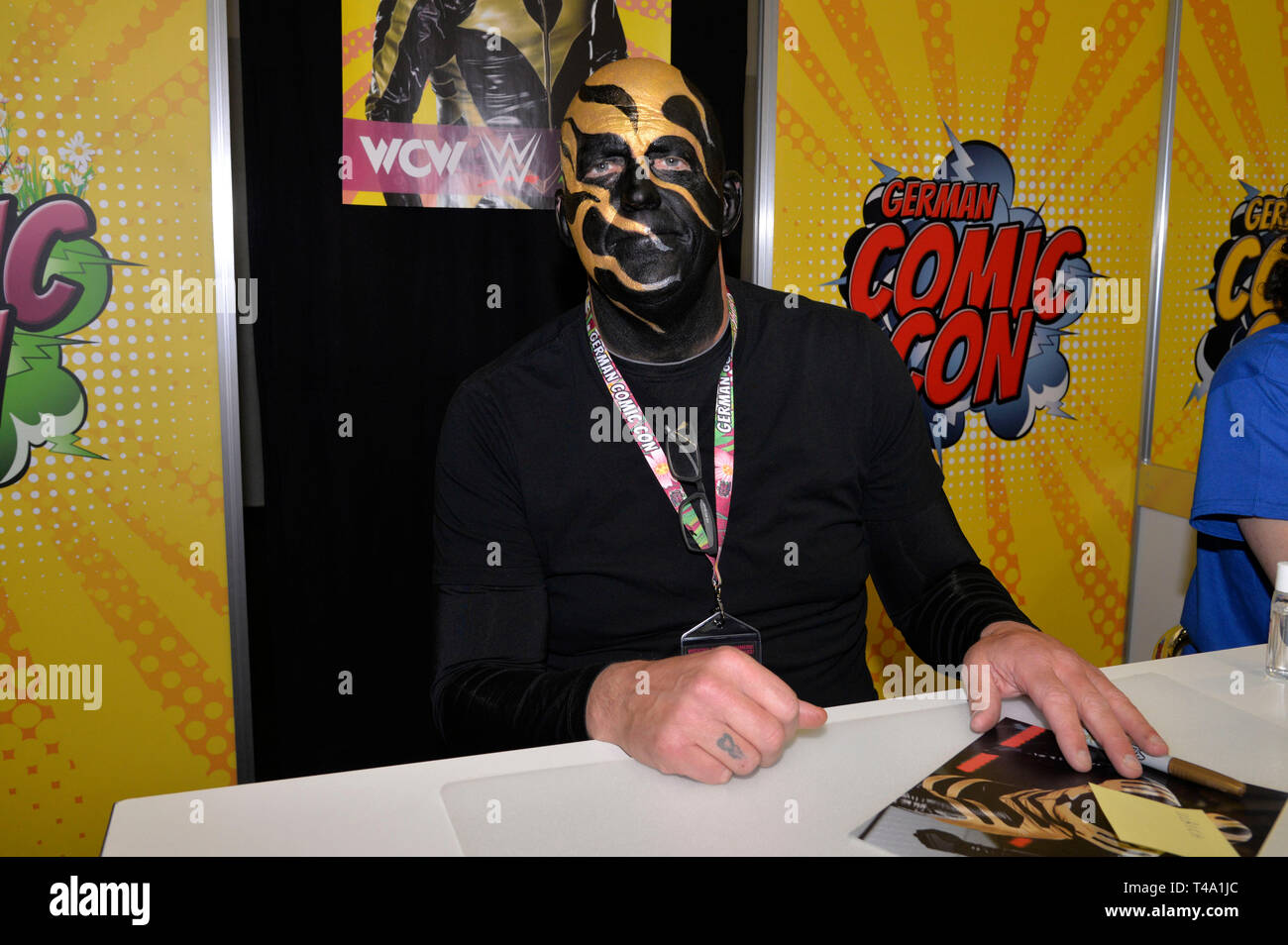 Goldust wrestler hi-res stock photography and images - Alamy