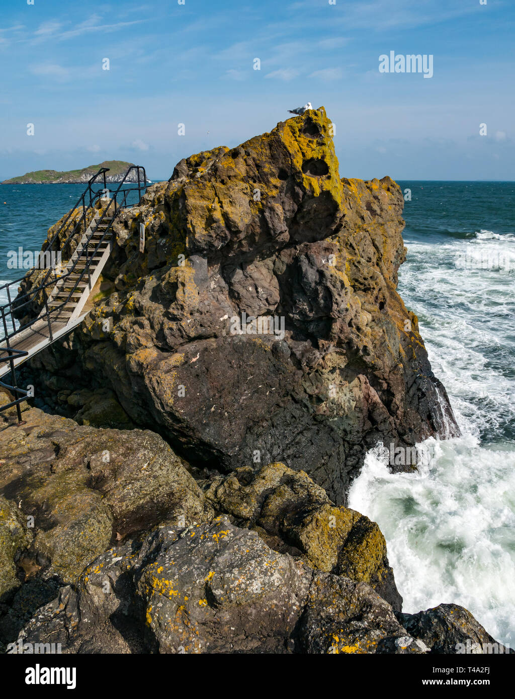 Windy april weather hi-res stock photography and images - Alamy