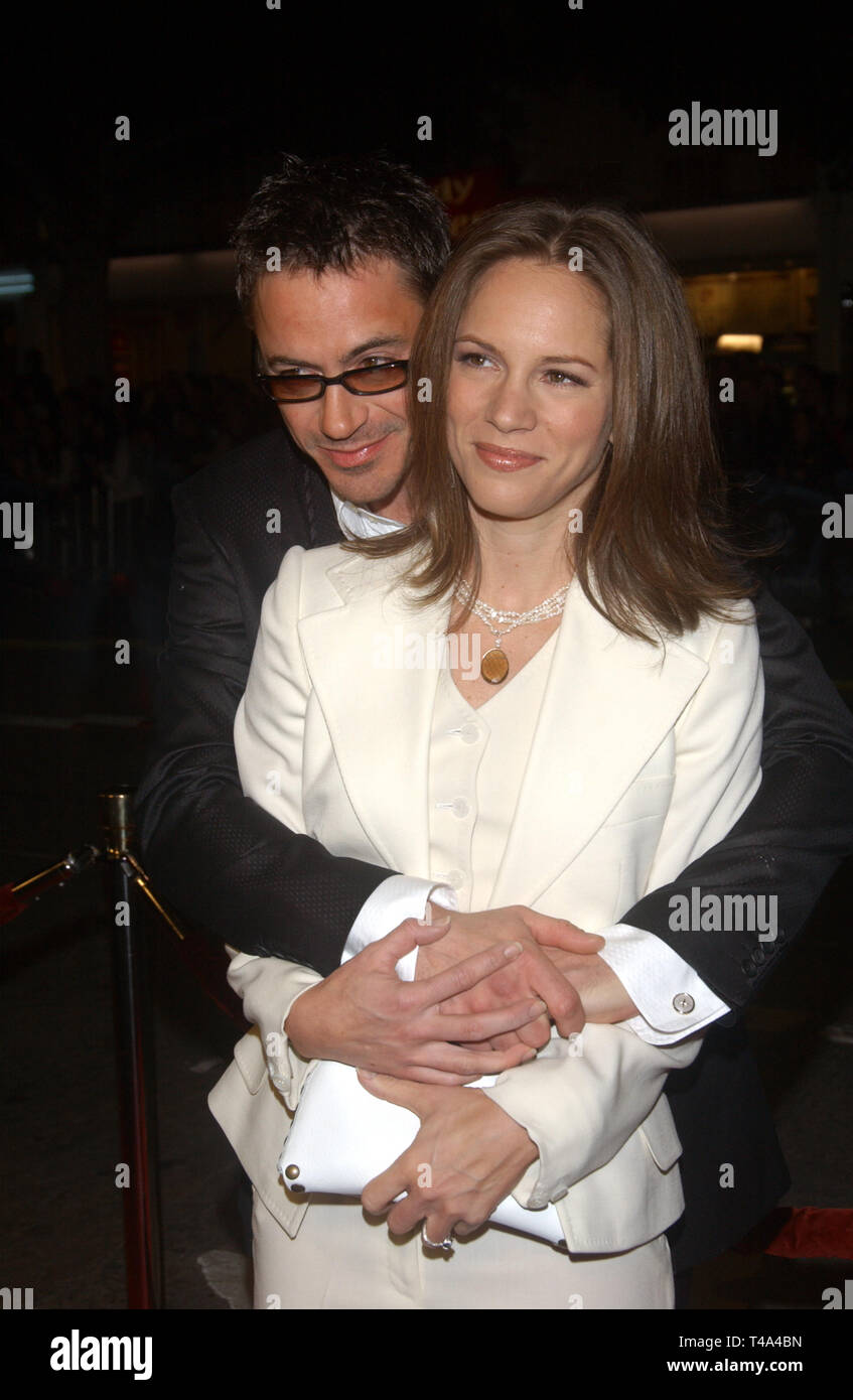 LOS ANGELES, CA. November 13, 2003: Actor ROBERT DOWNEY JR. & fiancŽe ...