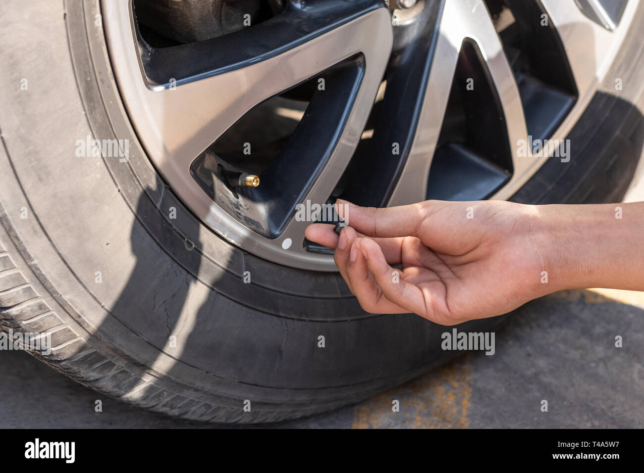 Wheel pressure measurement hi-res stock photography and images - Alamy