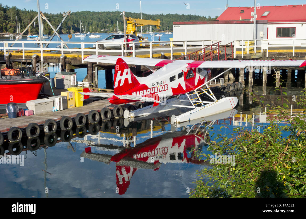 Sea plane in harbour hi-res stock photography and images - Alamy