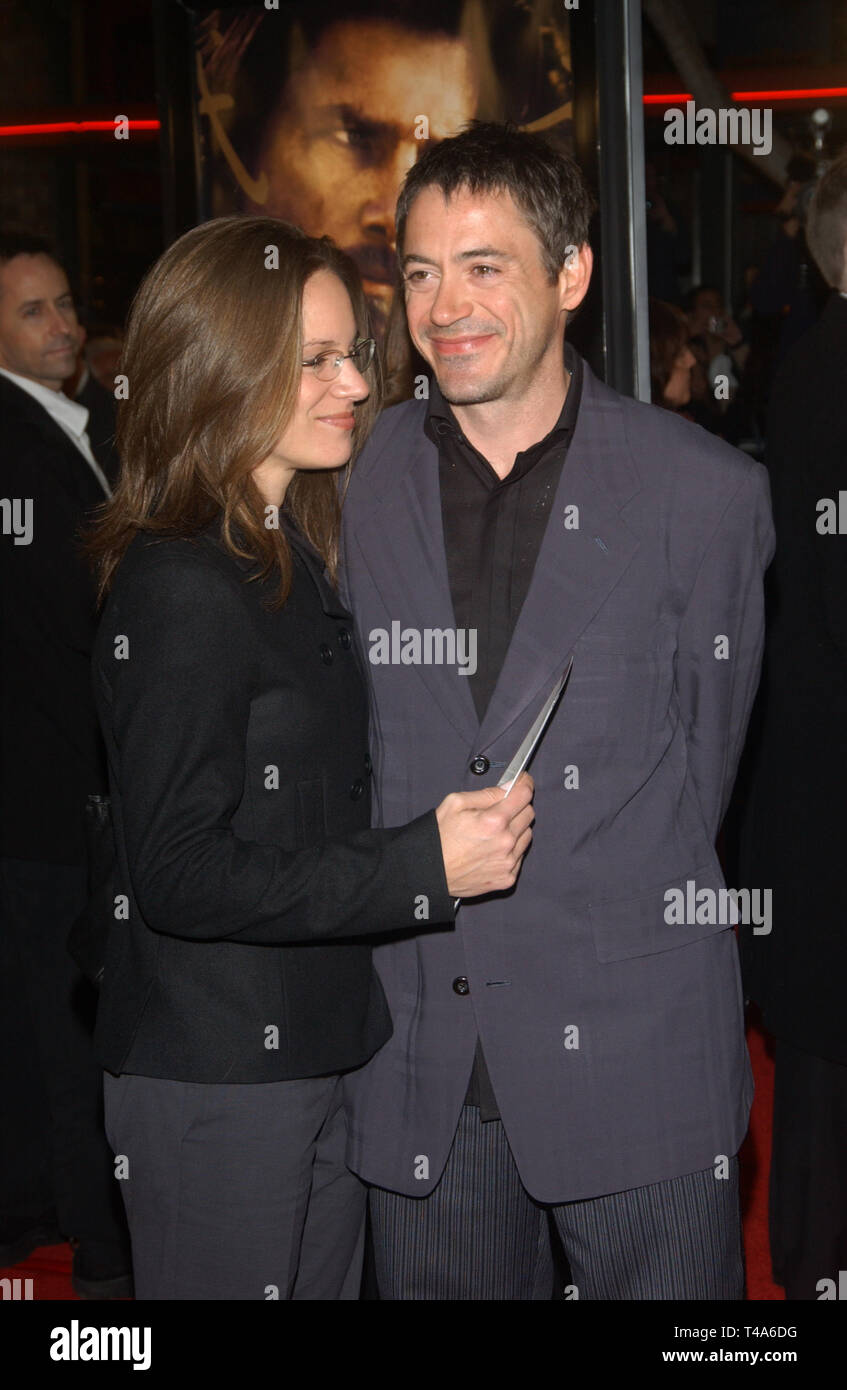 LOS ANGELES, CA. December 01, 2003: ROBERT DOWNEY JR & fiancŽe SUSAN ...
