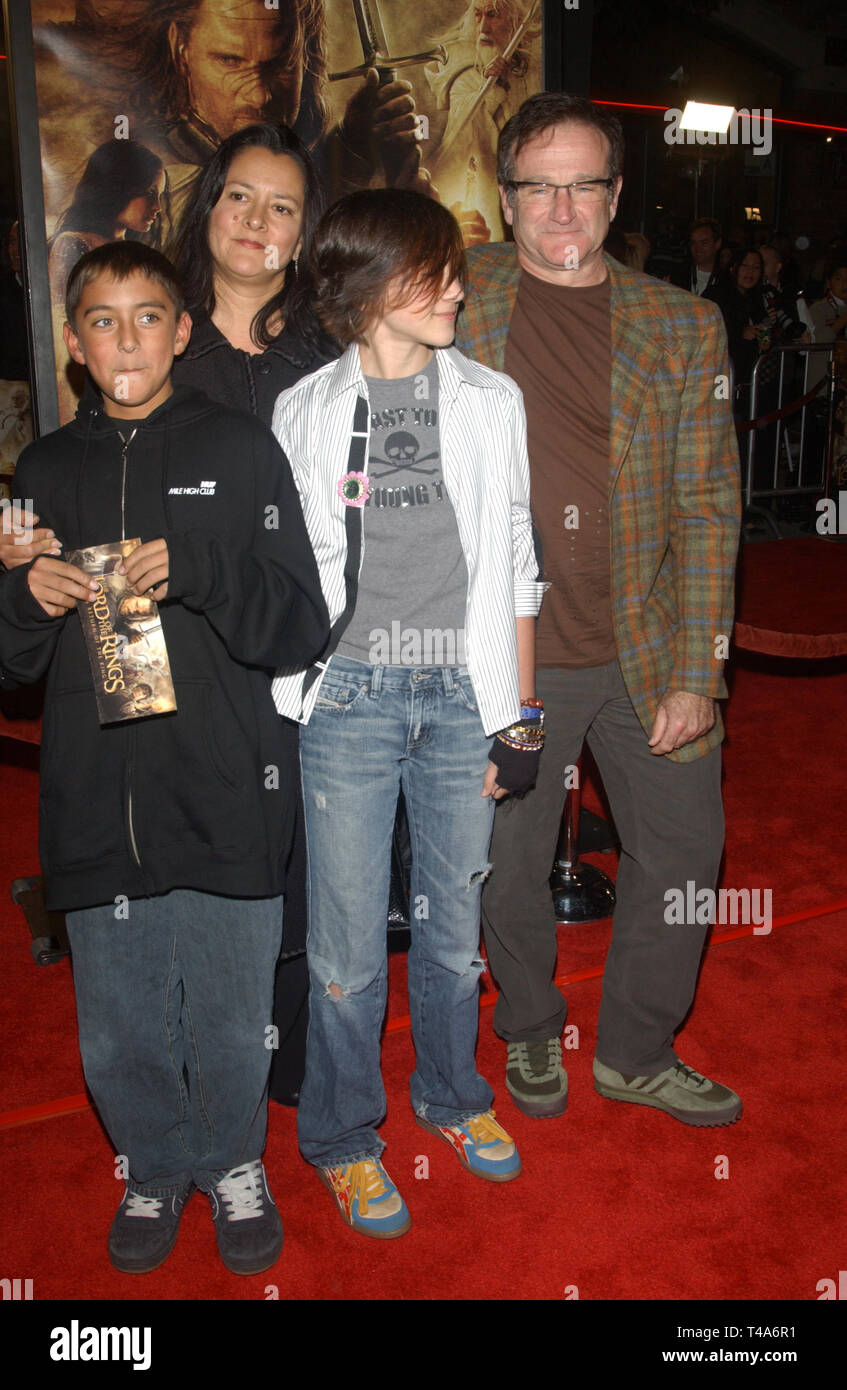 LOS ANGELES, CA. December 03, 2003: ROBIN WILLIAMS & family at the USA ...