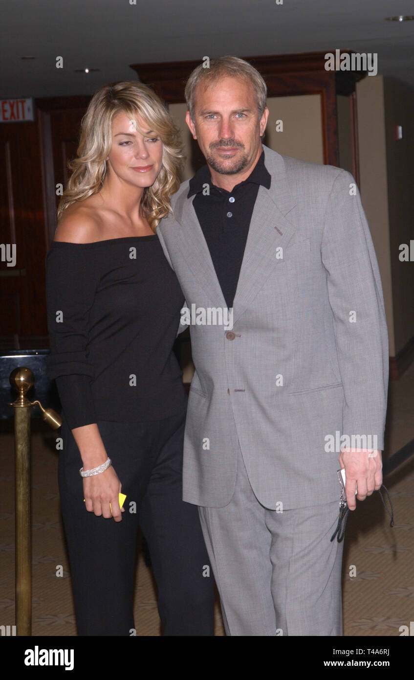 LOS ANGELES, CA. December 04, 2003: Actor KEVIN COSTNER & fiancŽe ...