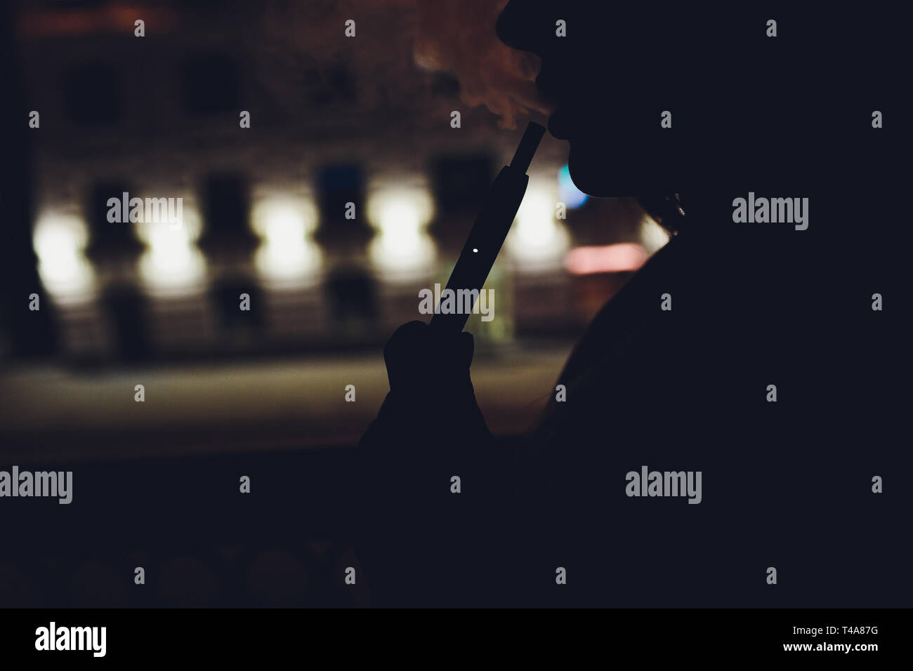 E smoking device devices hi-res stock photography and images - Alamy