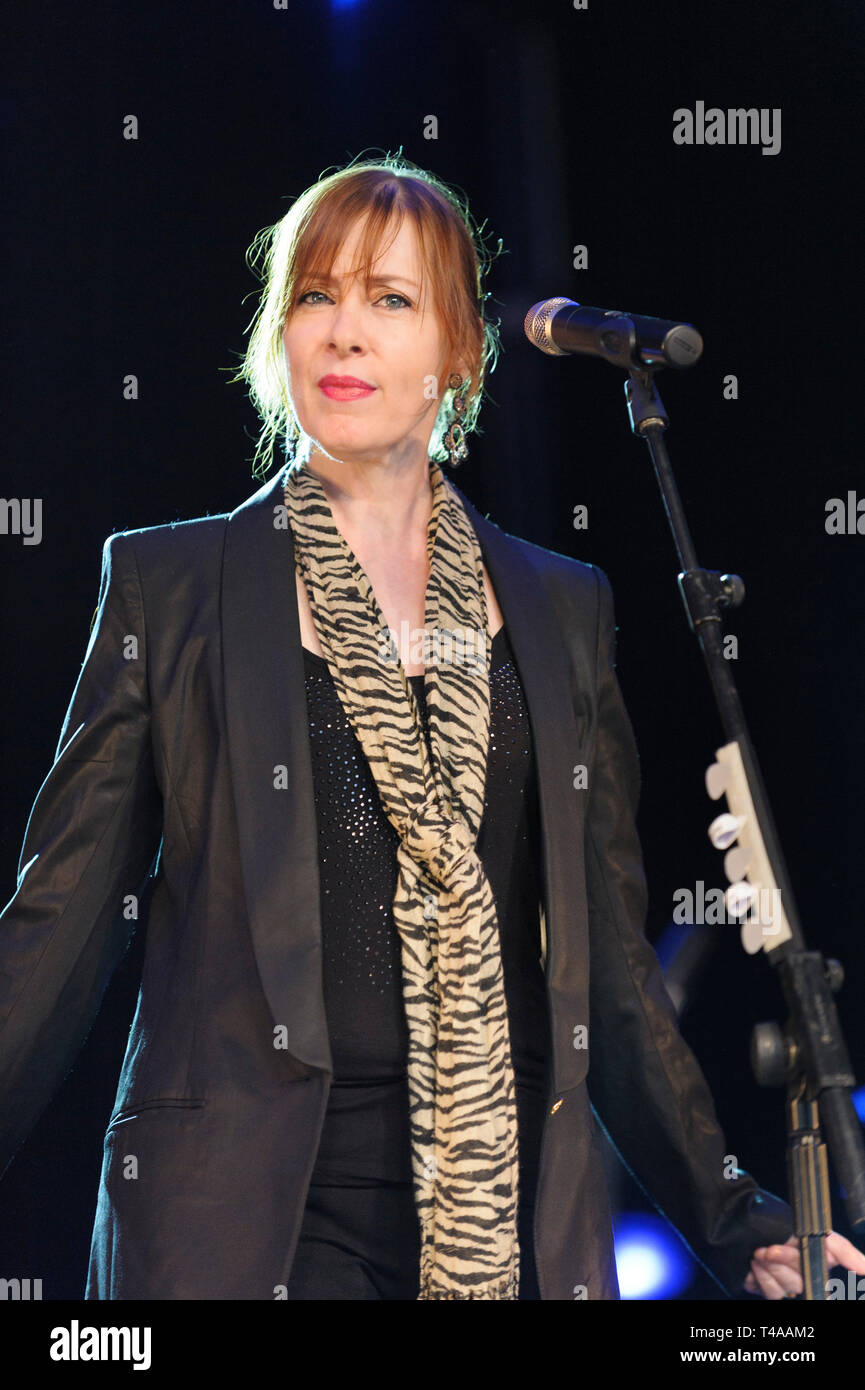 Suzanne vega hi-res stock photography and images - Alamy