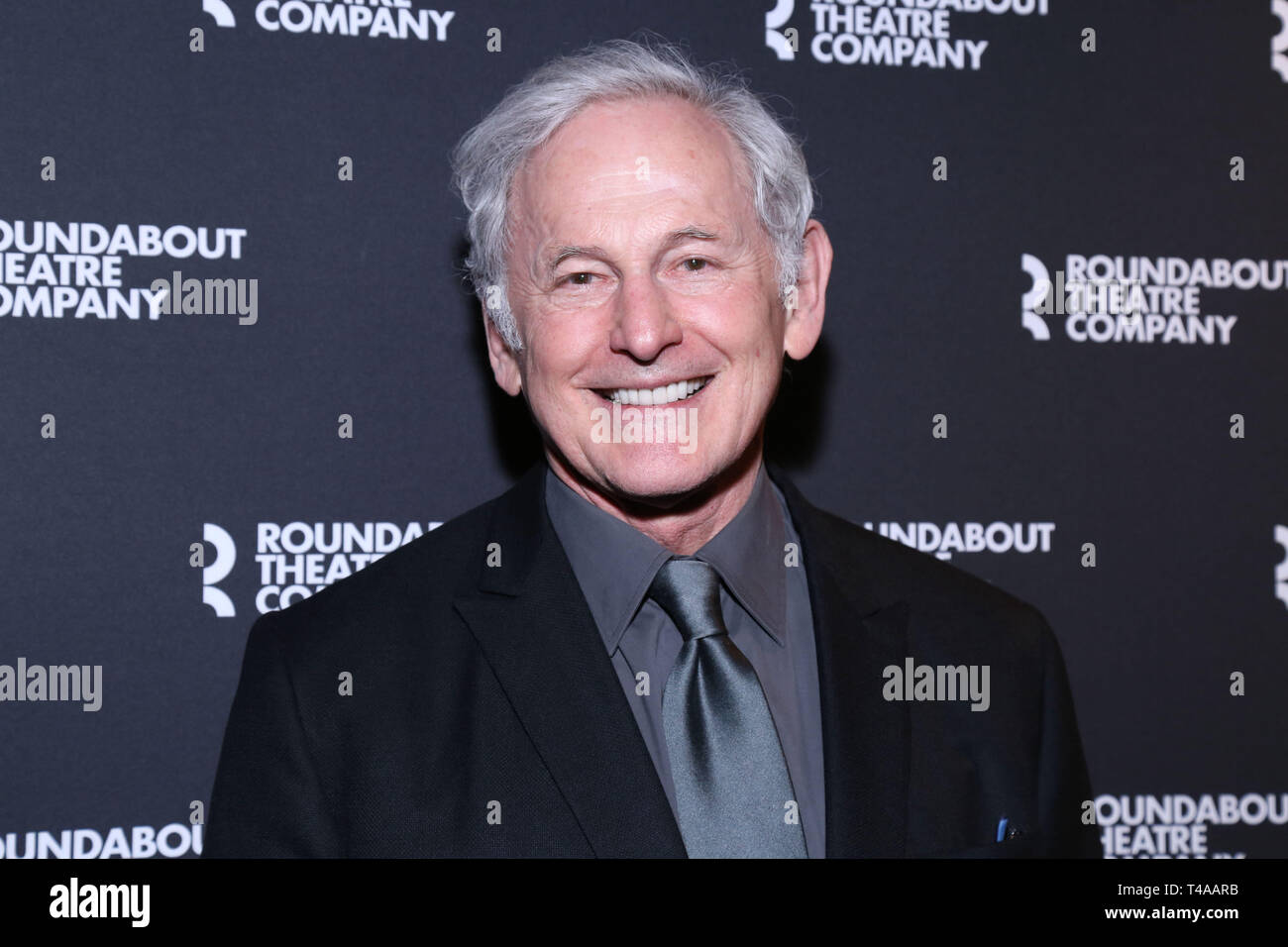 Victor garber 2019 hi-res stock photography and images - Alamy