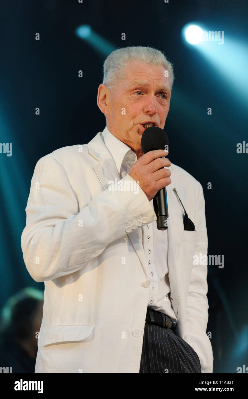 Georgie fame singing hi-res stock photography and images - Alamy